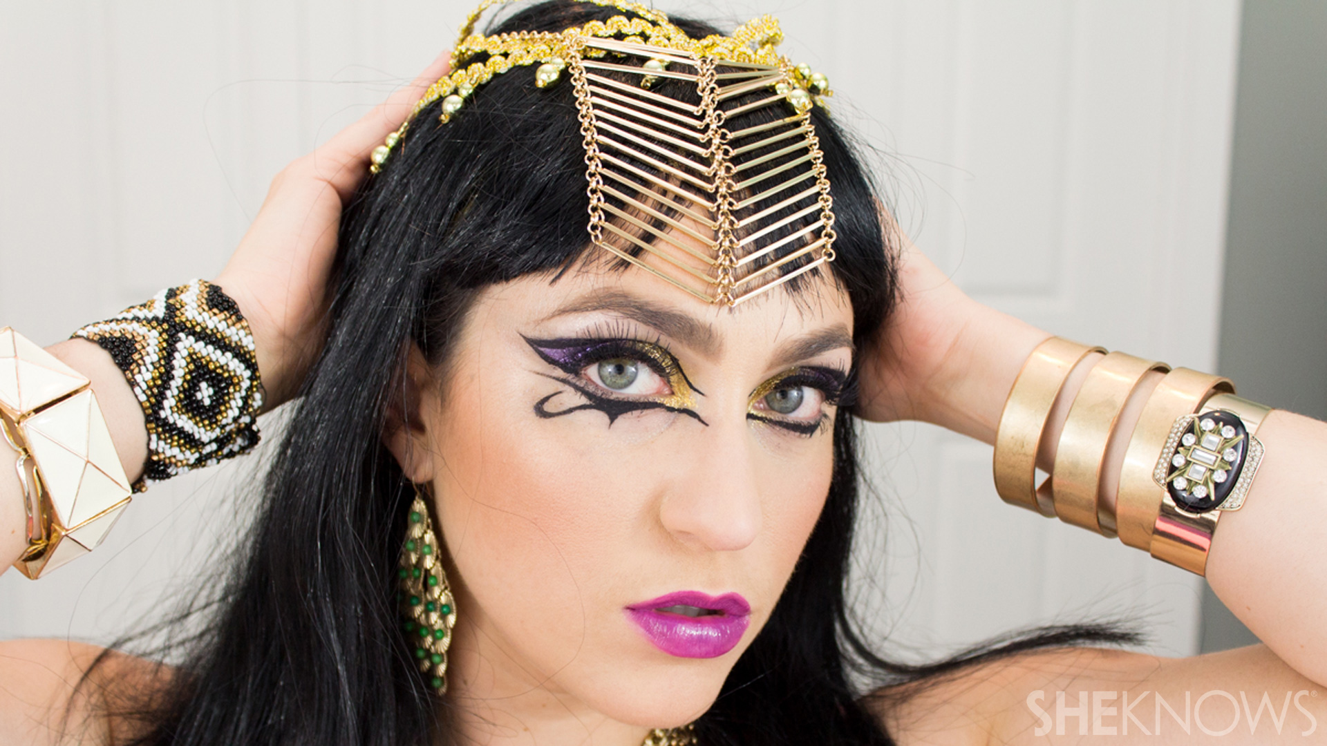 DIY Katy Perry's makeup from 'Dark Horse' for Halloween
